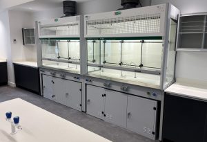 BS EN 14175 Ducted Fume Cupboards UK Guide | Safelab